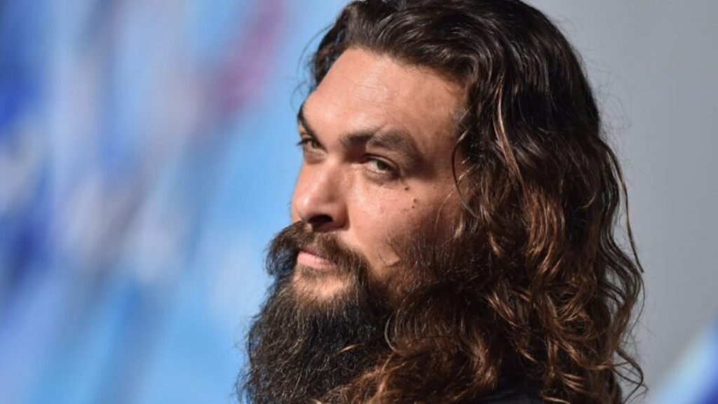 Dostal půllitrem a zrodil se drsňák. Jak herec Jason Momoa přišel ke ...