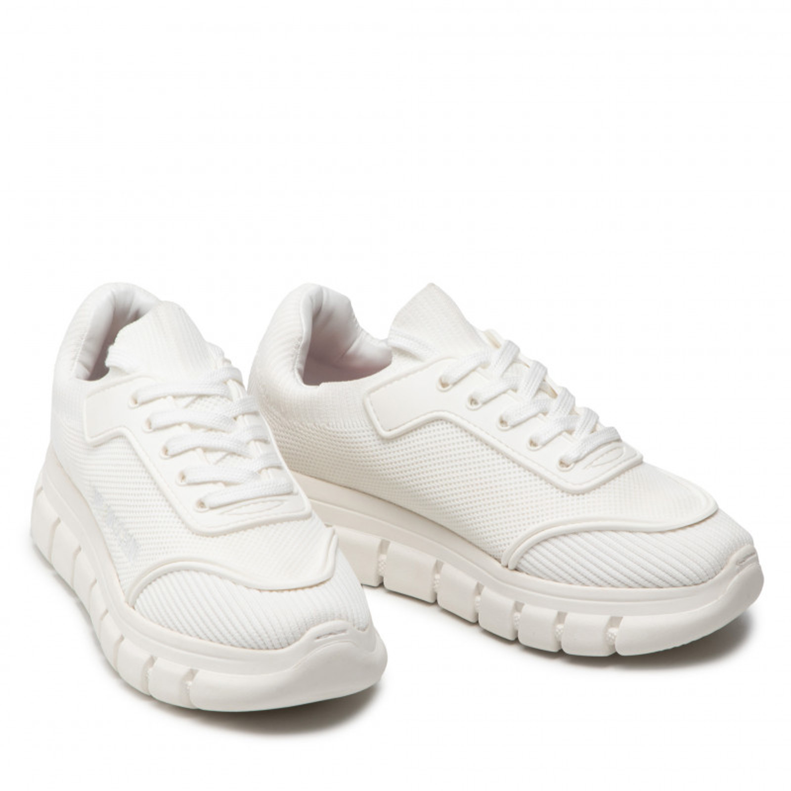 Galerie: Bílé tenisky jako Kate Middleton – fotka 11 – Lifee.cz