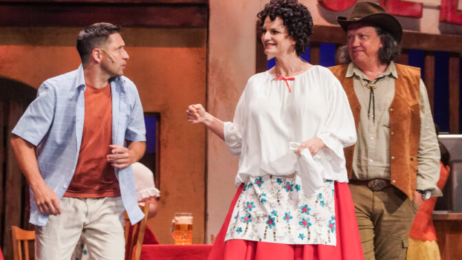 Galerie: Muzikál Slunce, seno, jahody: Jak se liší postavy od těch ...