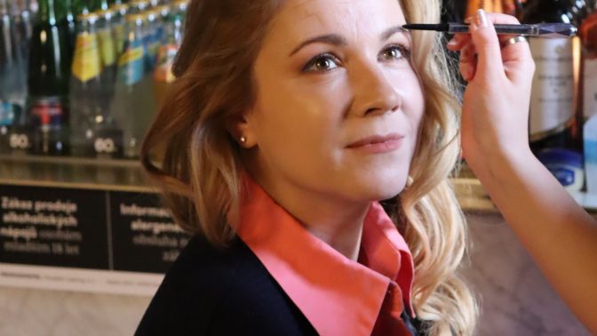 Galerie: SuperWoman Kateřina Kněžíková: Backstage focení s Lucií Robinson v Národním divadle ...