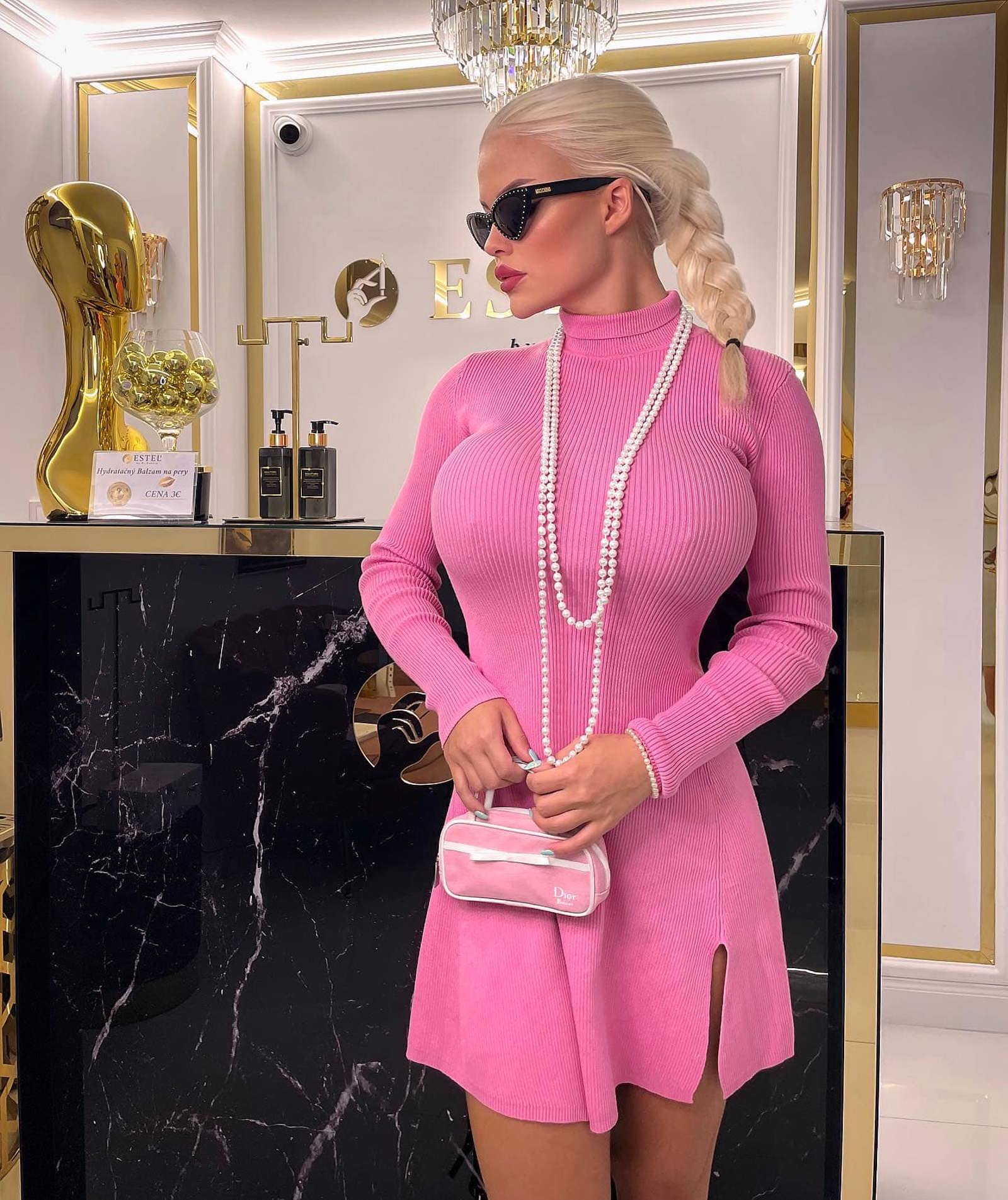 Galerie: První česká Barbie Gabriella Jiráčková ukázala fotky z dětství ...