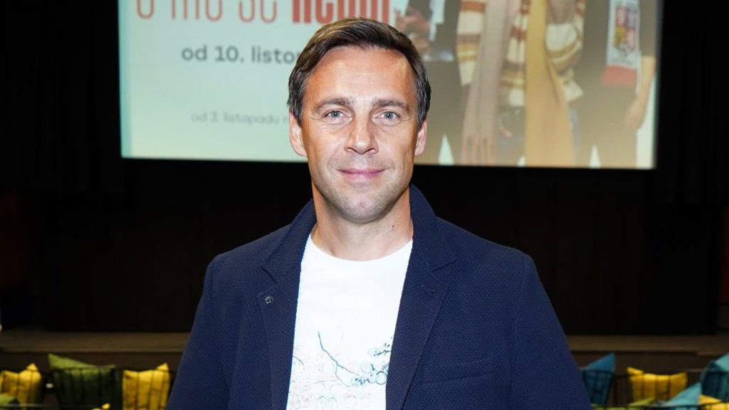 Roman Vojtek pokračuje v otužování: Noří se do vany plné ledu a ...
