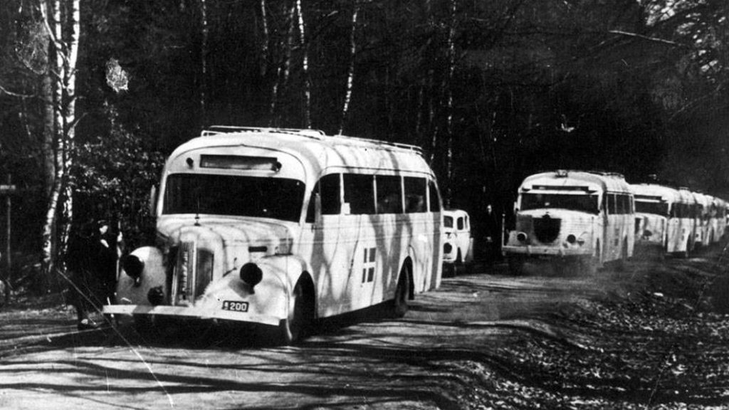 Válečný zázrak: Švédové v bílých autobusech zachránili 31 000 vězňů z ...