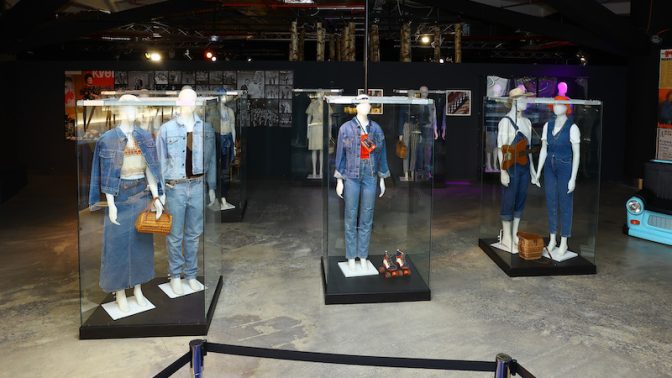 Galerie: Texasky, džíny či rifle: Jak vypadal fenomén předlistopadové ...