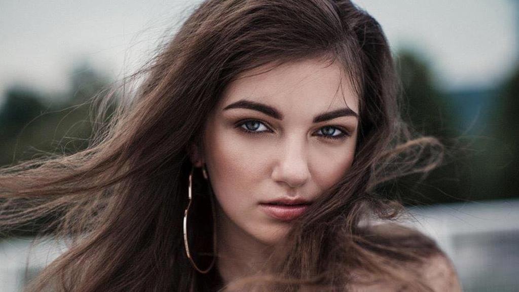 Nová výrazná tvář české hudební scény — talentovaná Nelly — více než po ...