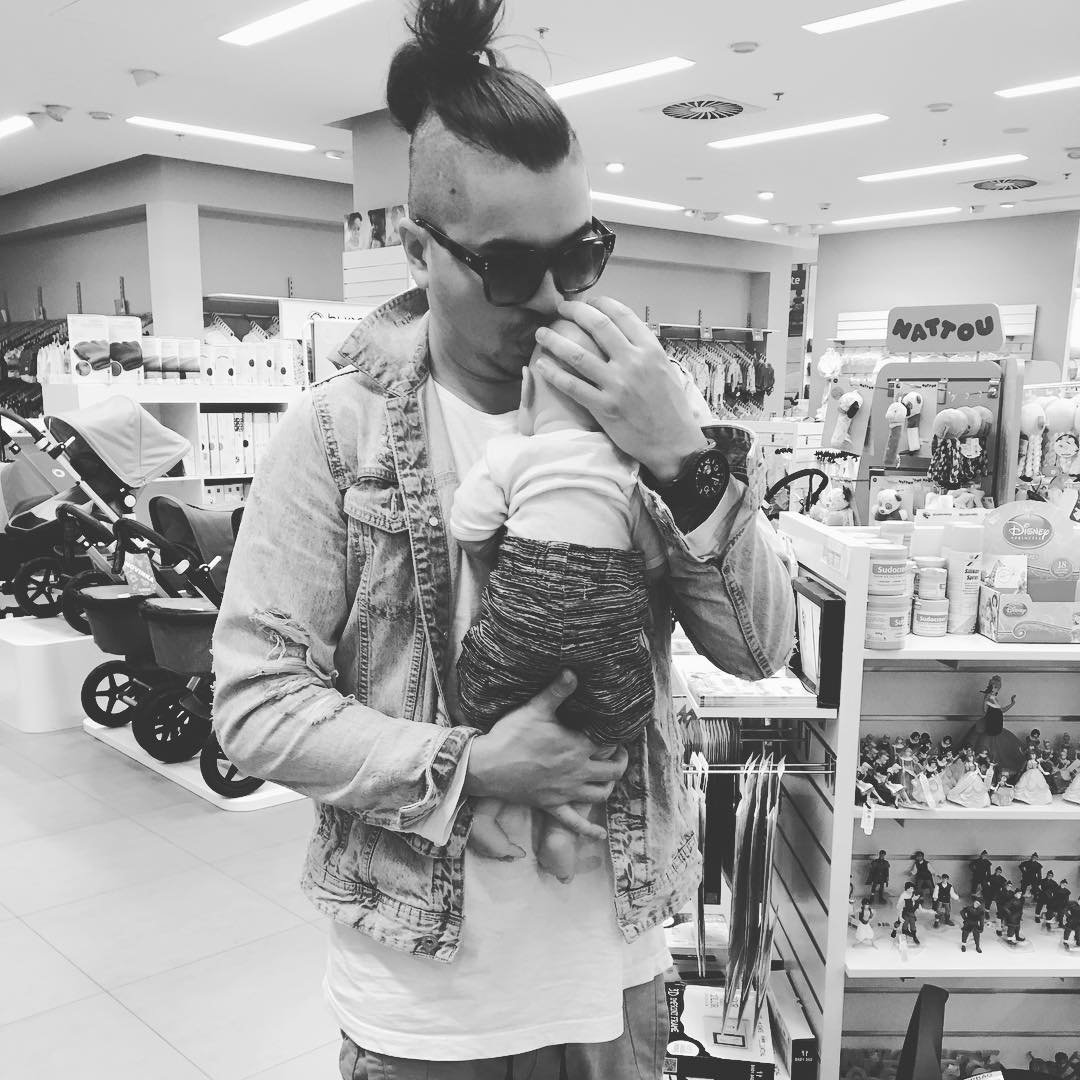 FOTO: Marcus Tran se stal hrdým tatínkem.