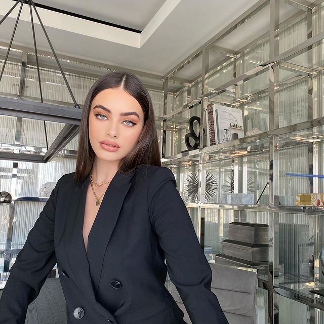 FOTO: Yael Shelbia má před sebou velkou modelingovou kariéru.