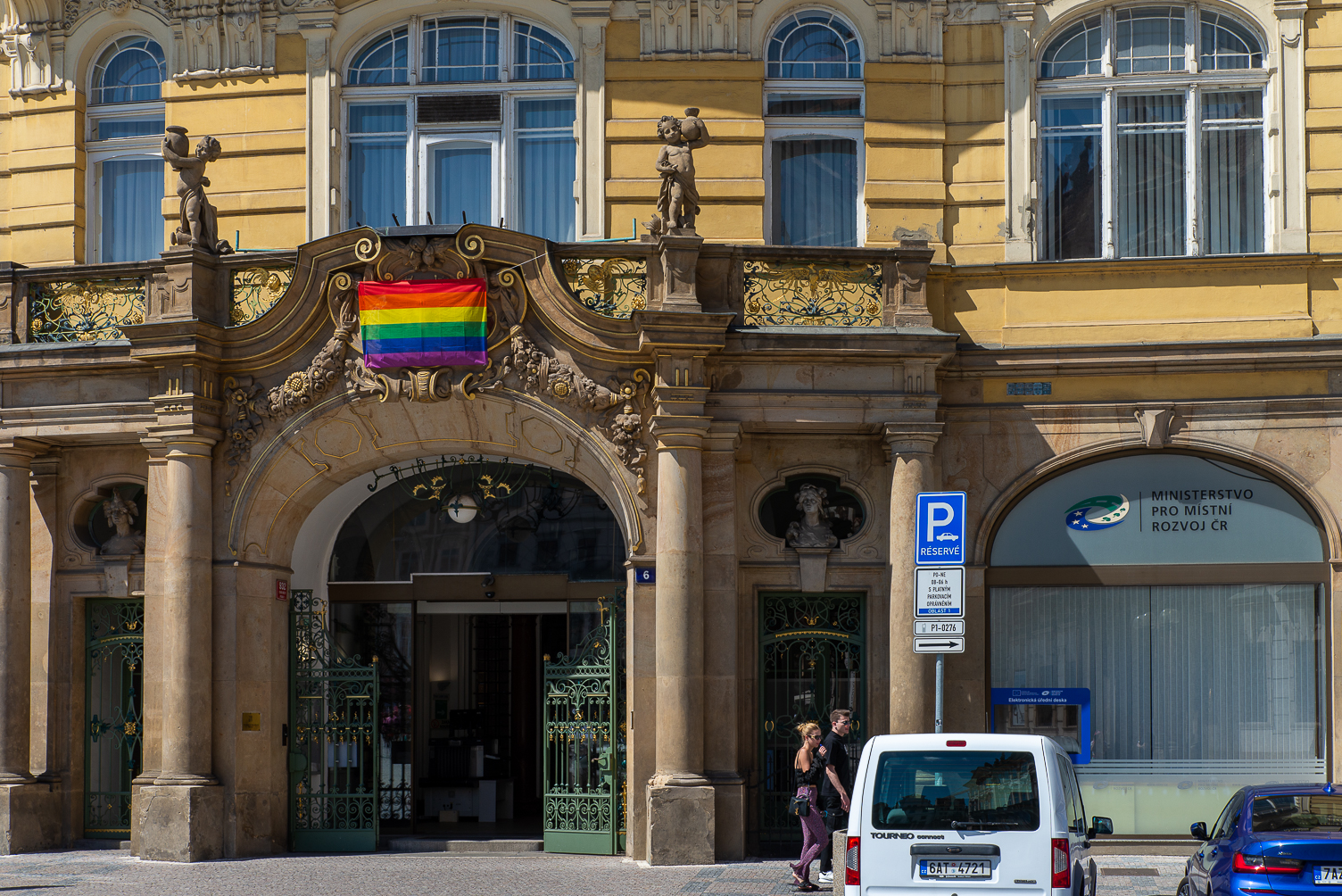 FOTO: V Praze začal týdenní festival hrdosti Prague Pride. – stránka 124