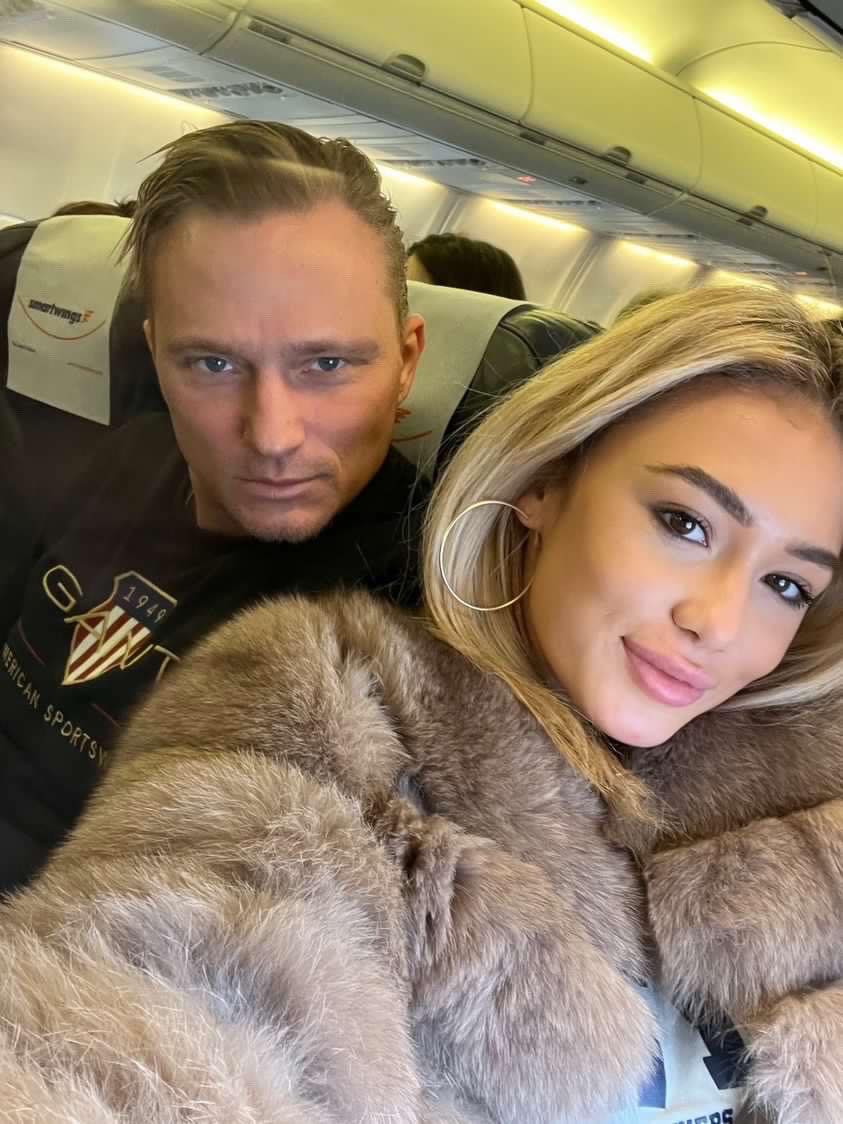 FOTO: Rika Fane a její snoubenec Stanley.