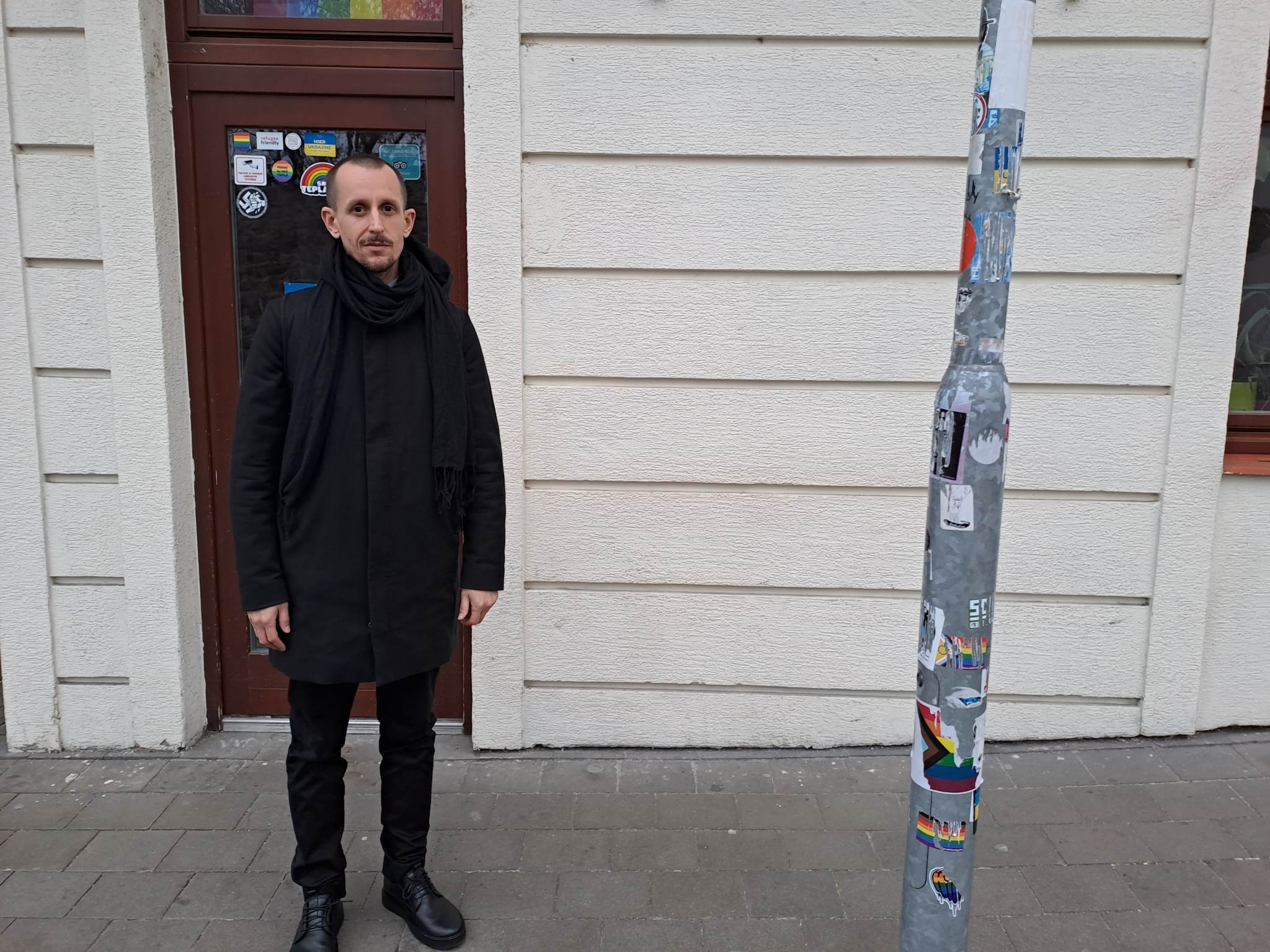 FOTO: Roman Samotný před svým klubem.