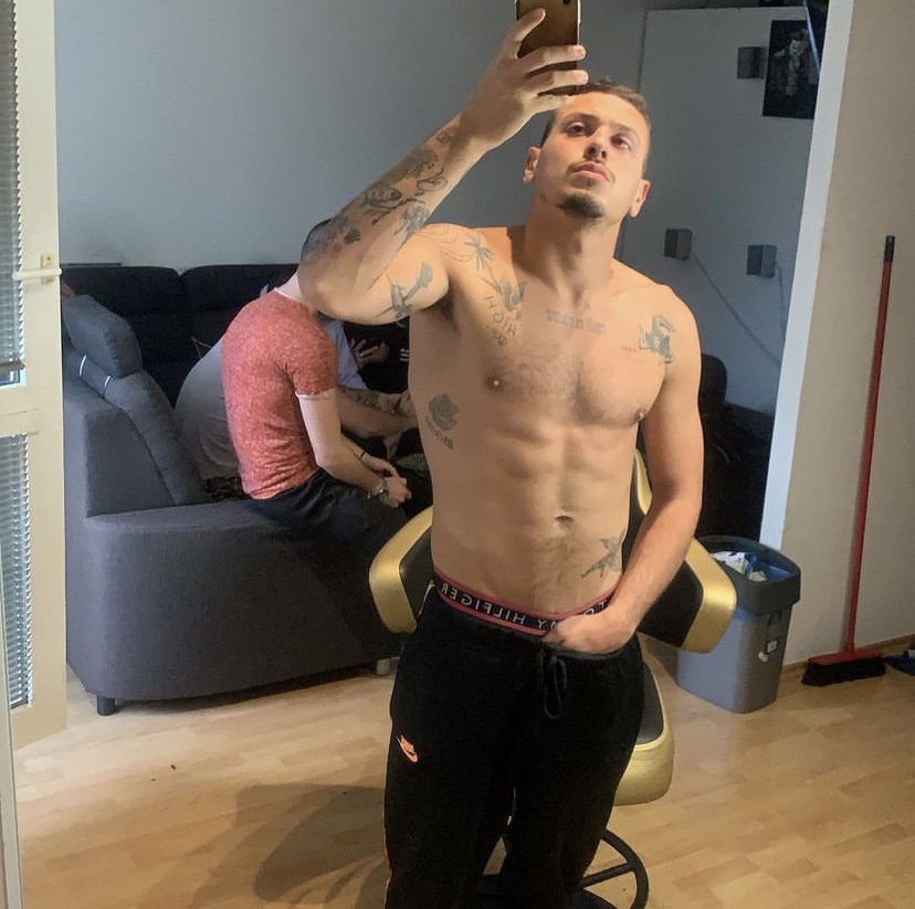 FOTO: Lboy v den zápasu navíc vydává nový track.