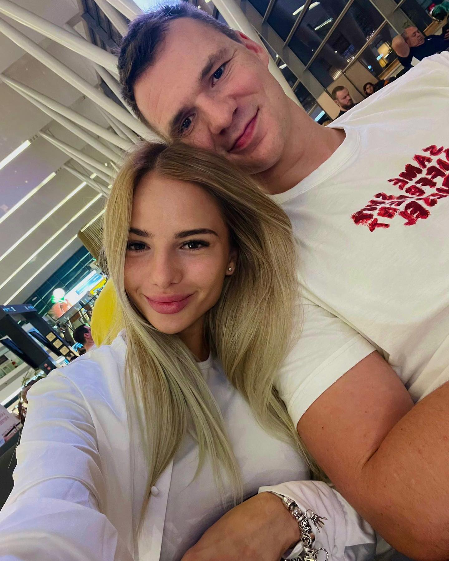 FOTO: Slovenský hokejista Miloš Kelemen se svou partnerkou Alexandrou.