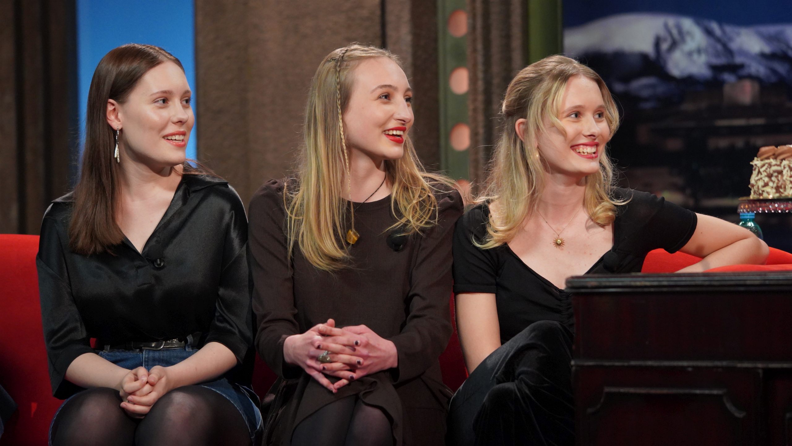 FOTO: Sestry Josefína a Rozálie Prachařová a dcera Ivany Jirešové Sofie Hoppnerová. – eXtra.cz