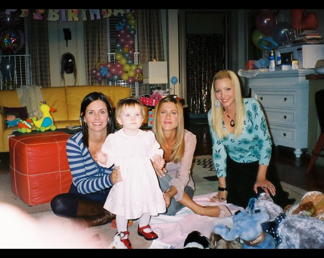 Foto k tématům americký seriál Přátelé, Noelle and Cali Sheldon