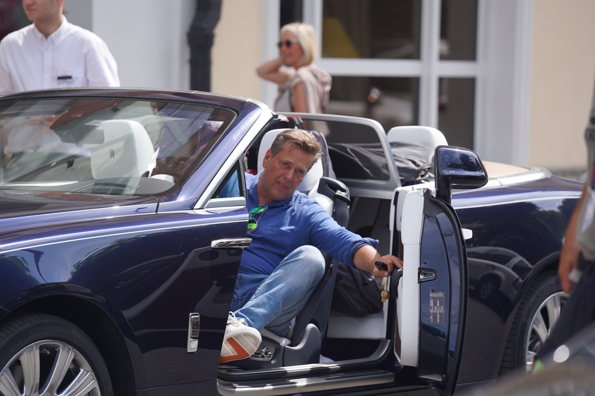 FOTO: Igor Fait má zdá se slabost pro luxusní auta. – stránka 55