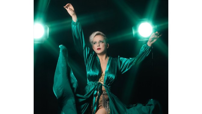 Galerie: Slavná burleska Zorya Blue z Talentu: Sama mám 70 kilo, k ...