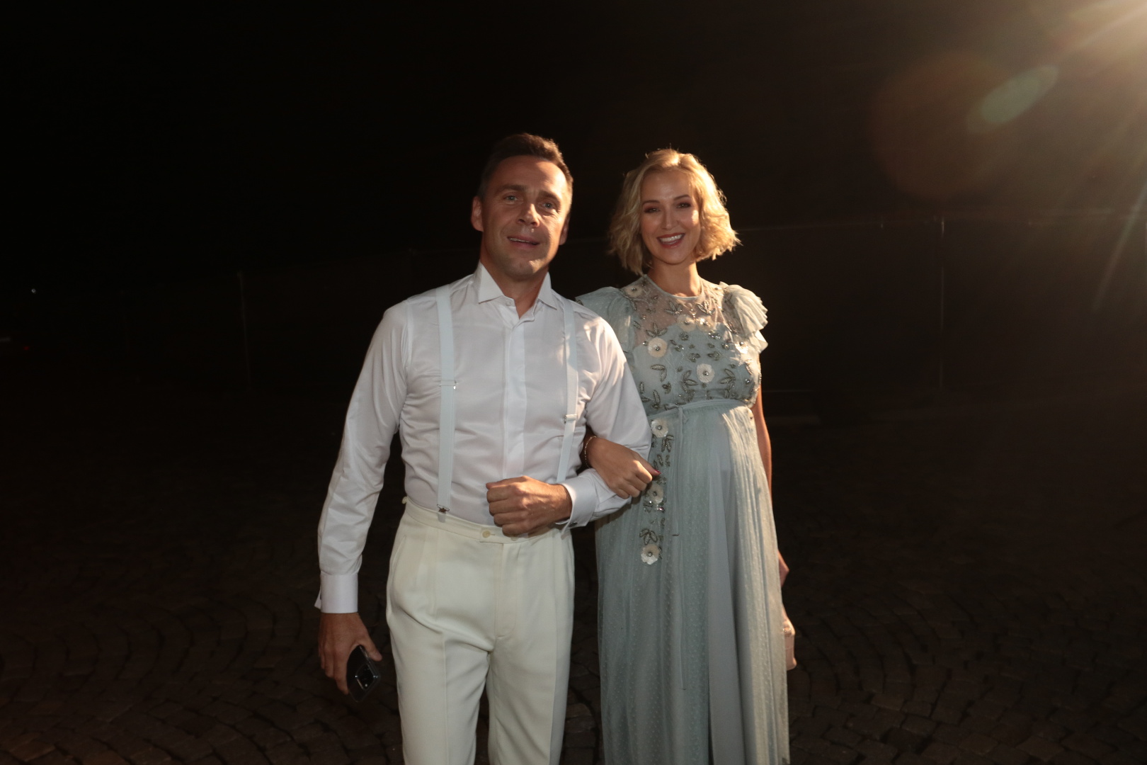 FOTO: Roman Vojtek se svou krásnou ženou Petrou. – stránka 10