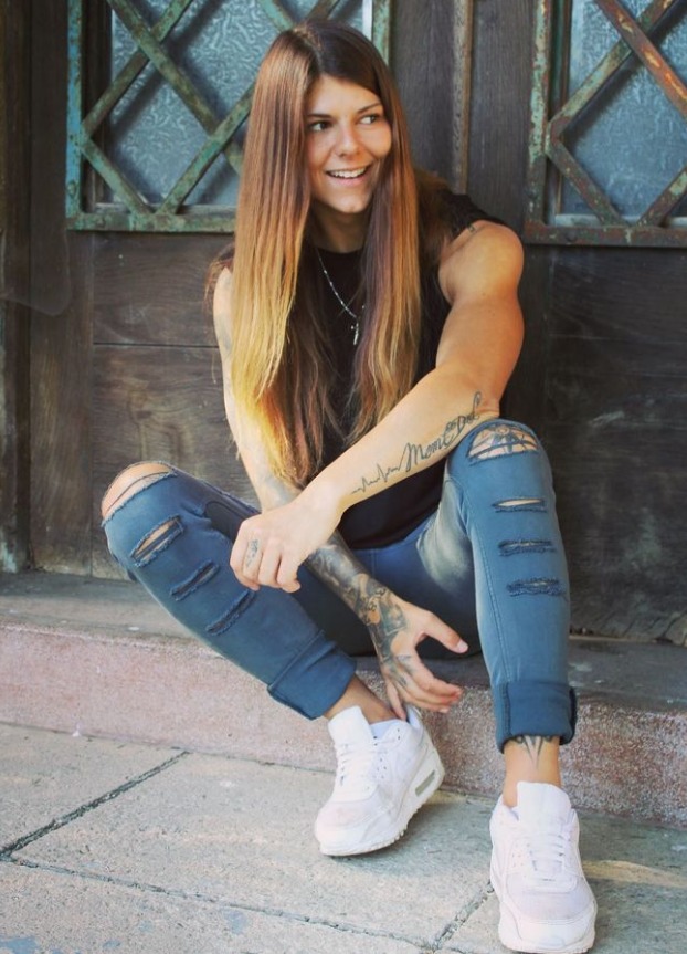 FOTO: Karolina kráčí ve šlépějích Mikulcové. – stránka 12