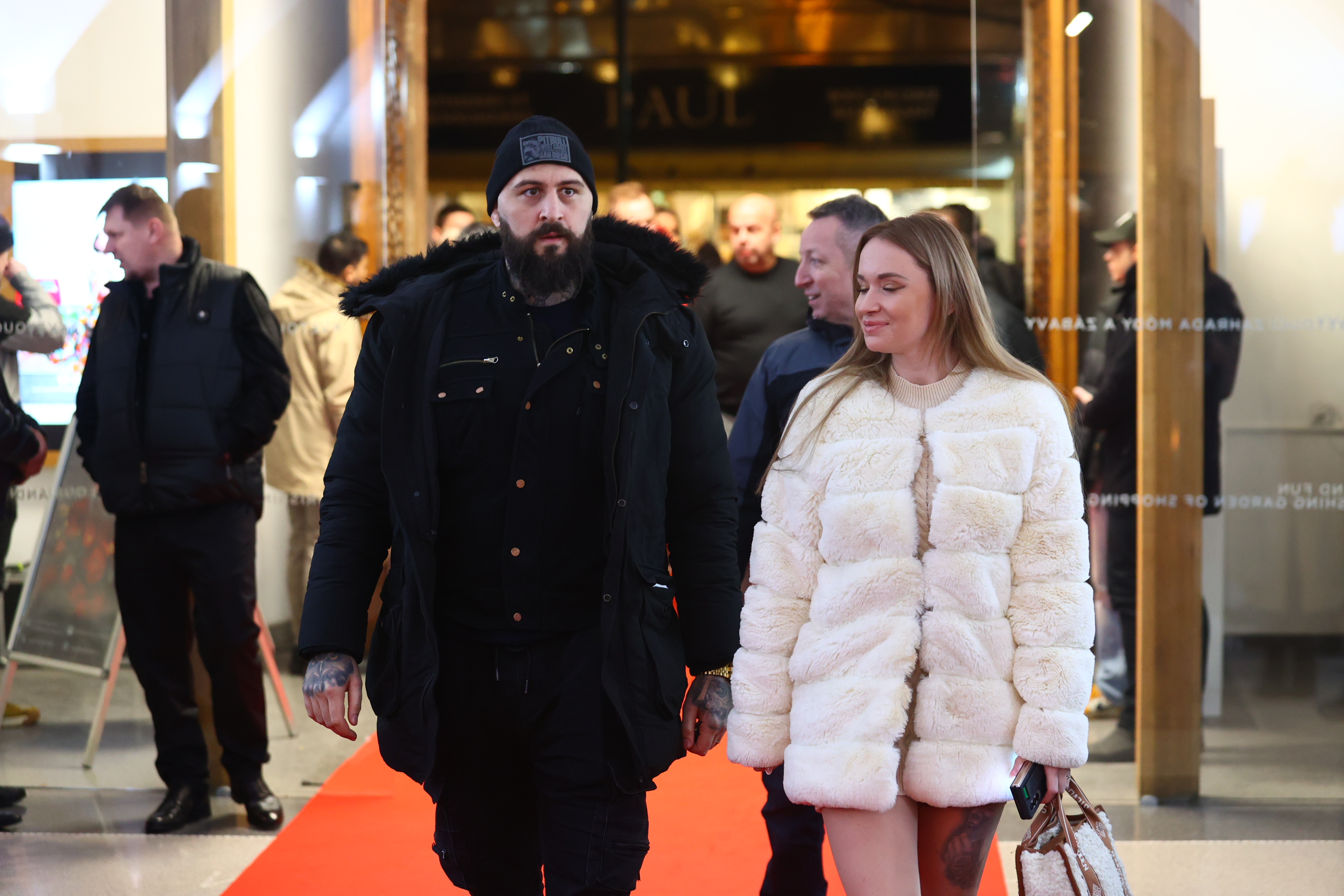 FOTO: Premiéru nevynechal ani zápasník Michal Martínek se svou ...