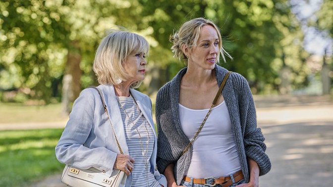 Galerie: Lenka Dolanská Vlasáková (51) a Petra Hřebíčková (44) o svých ...