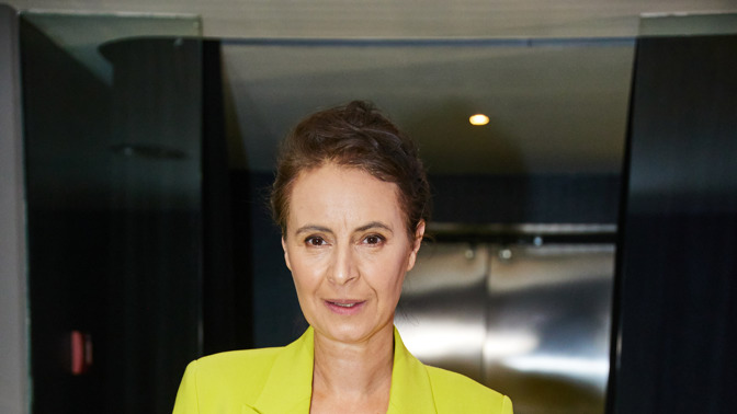 Galerie: Módní policie z premiéry filmu Matka v trapu: Elegantní Jana ...