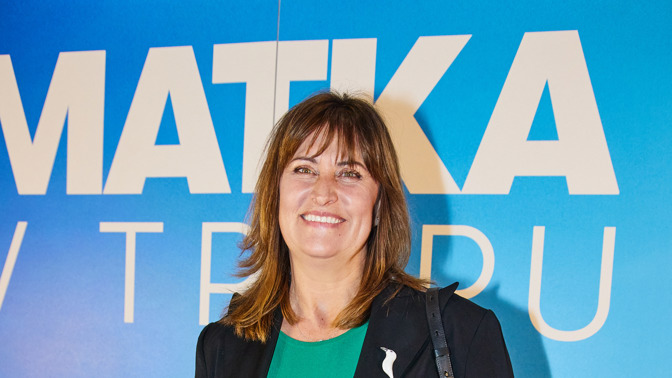 Galerie: Módní policie z premiéry filmu Matka v trapu: Elegantní Jana ...